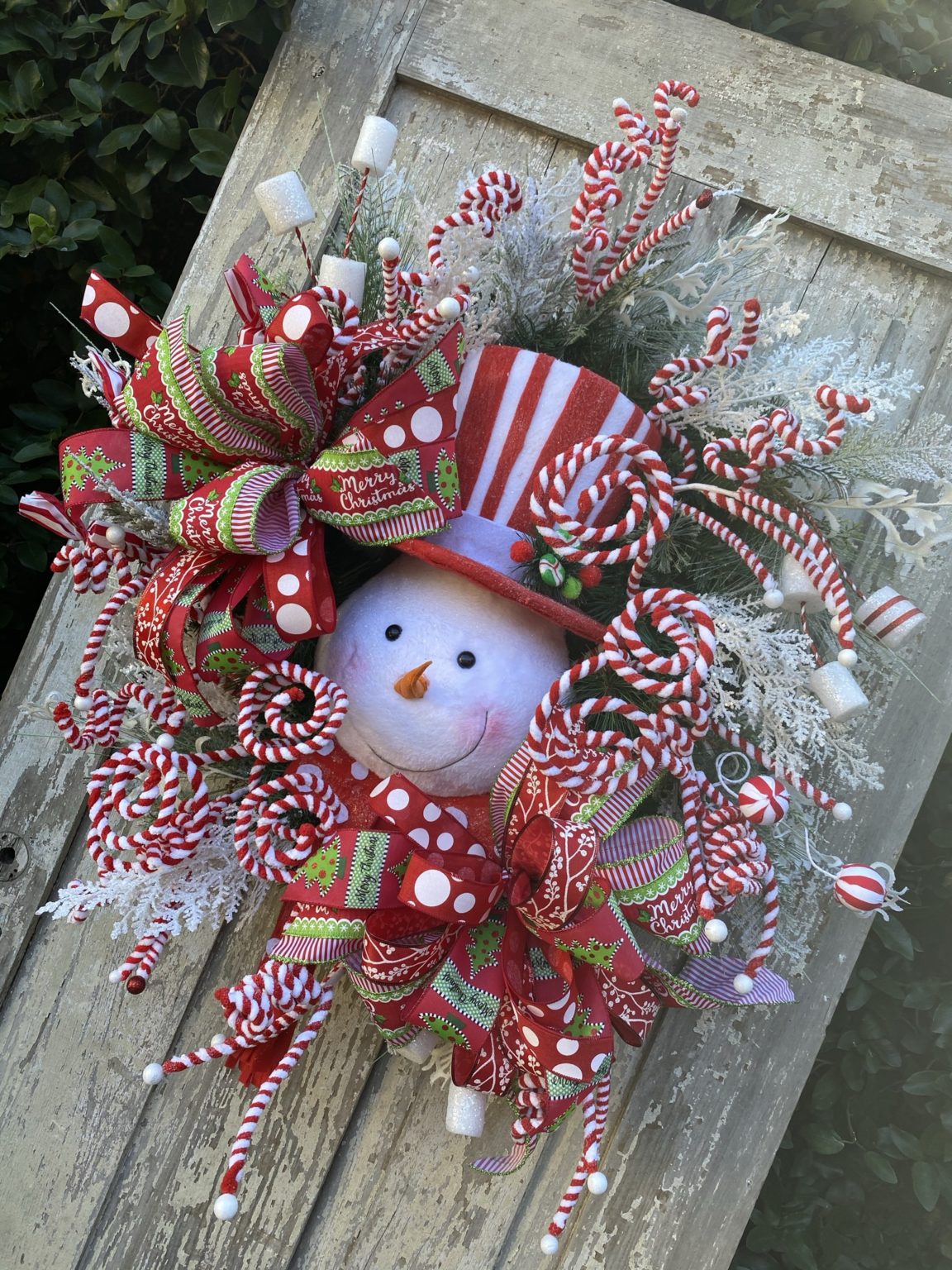 Red and White Snowman Wreath . Kelea's Design School