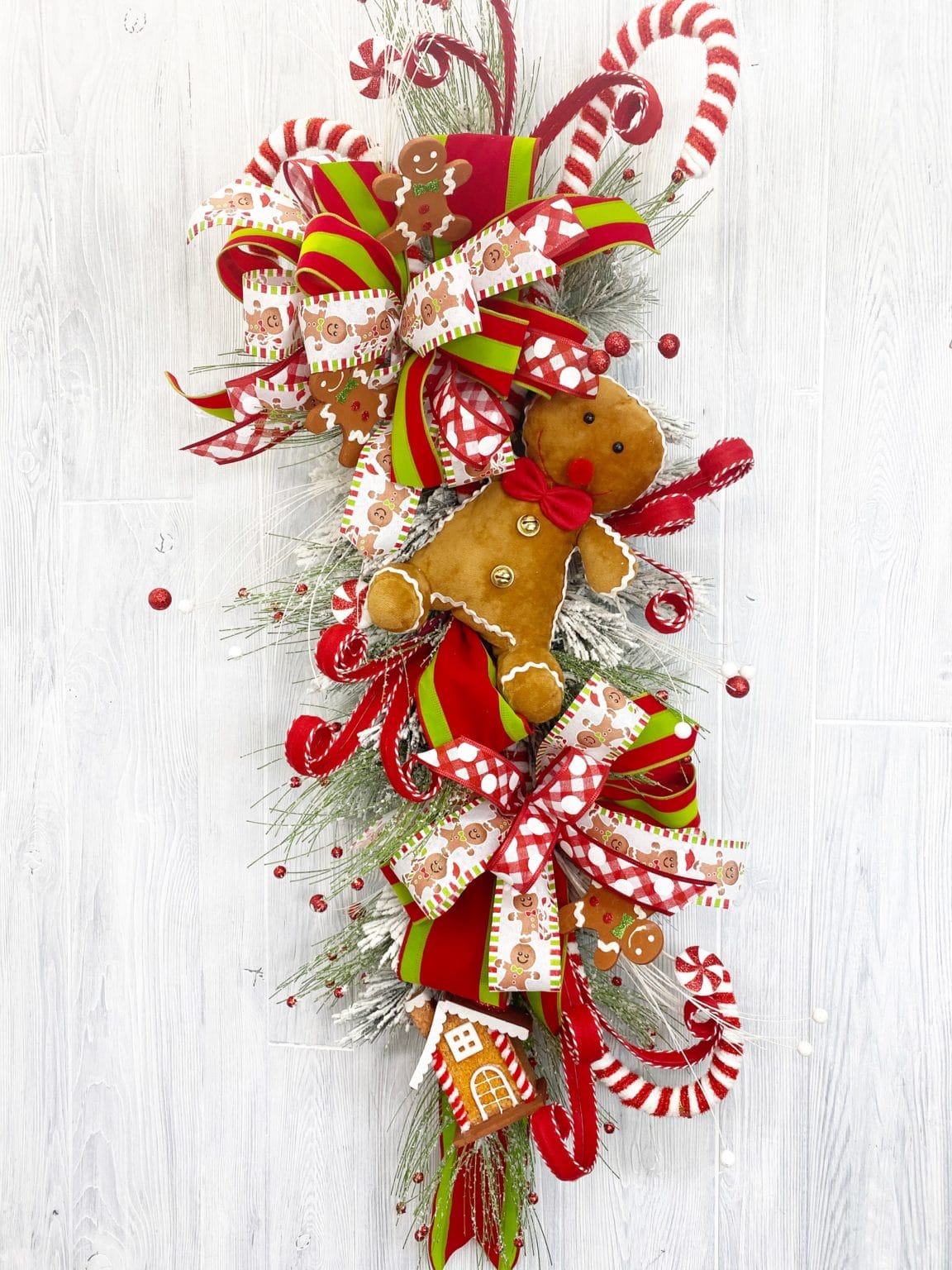 Christmas Candy Cane Gingerbread Swag . Kelea's Design School